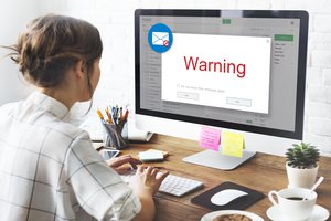 Scam in Spanish | English to Spanish Translation - SpanishDictionary.com