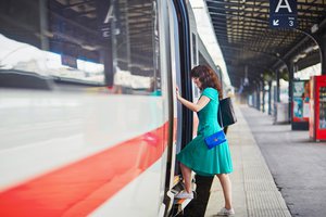 Take the train in Spanish | English to Spanish Translation ...