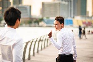 Nos vemos | Spanish to English Translation - SpanishDictionary.com