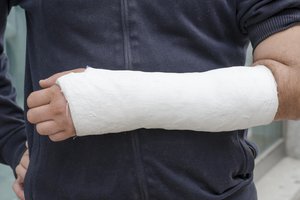 Cast in Spanish | English to Spanish Translation - SpanishDictionary.com