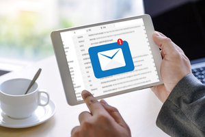 Email in Spanish | English to Spanish Translation - SpanishDictionary.com