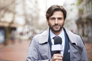The reporter in Spanish | English to Spanish Translation ...