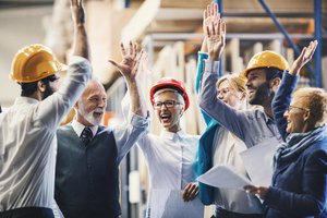 Get on in Spanish | English to Spanish Translation - SpanishDictionary.com