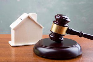 Embargo | Spanish to English Translation - SpanishDictionary.com