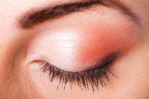 Parpadear | Spanish to English Translation - SpanishDictionary.com