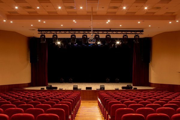 Auditorium in Spanish | English to Spanish Translation ...