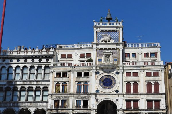 Exterior | Spanish to English Translation - SpanishDictionary.com