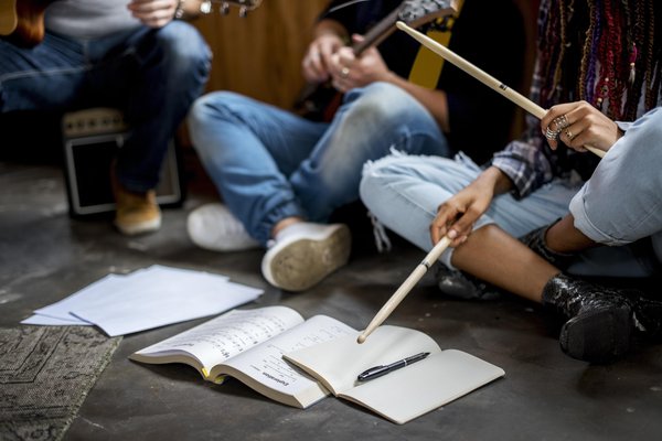 He/she practices | Traductor de inglés a español - inglés.com