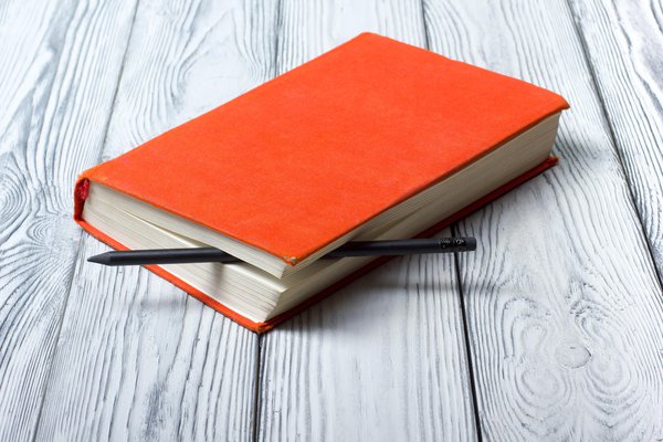 Close your book | Traductor de inglés a español - inglés.com
