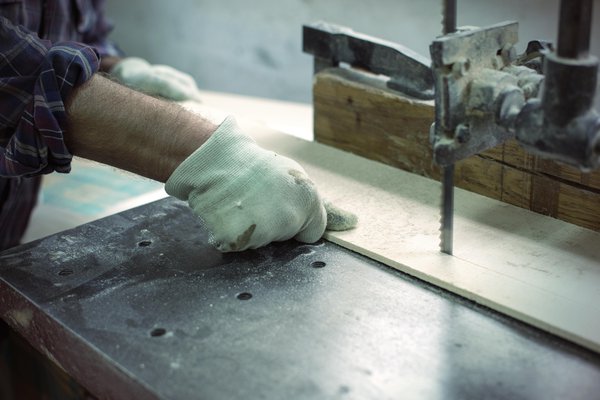 Cortar | Spanish to English Translation - SpanishDictionary.com