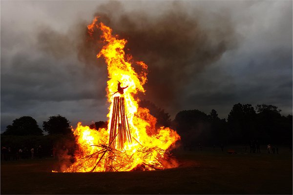 Hoguera | Spanish to English Translation - SpanishDictionary.com