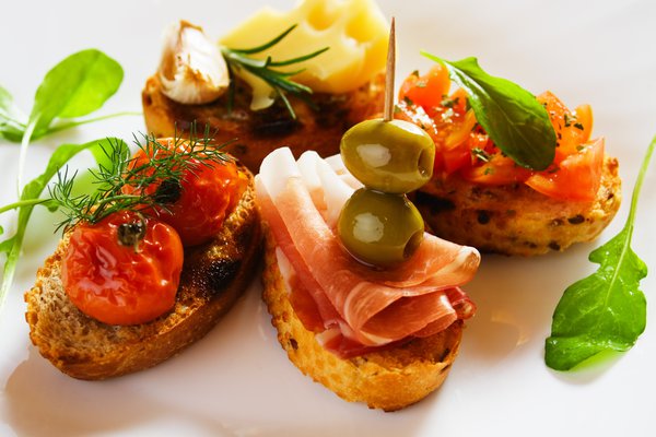 Entremés | Spanish to English Translation - SpanishDictionary.com