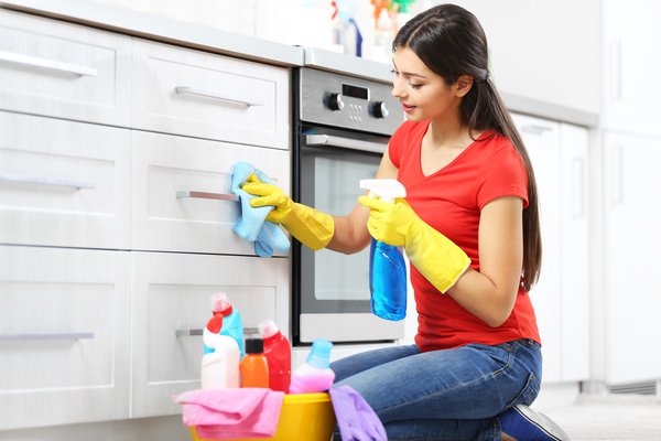 Limpiar la cocina | Spanish to English Translation - SpanishDictionary.com