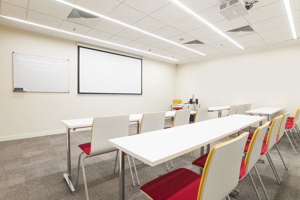 Aula | Spanish to English Translation - SpanishDictionary.com