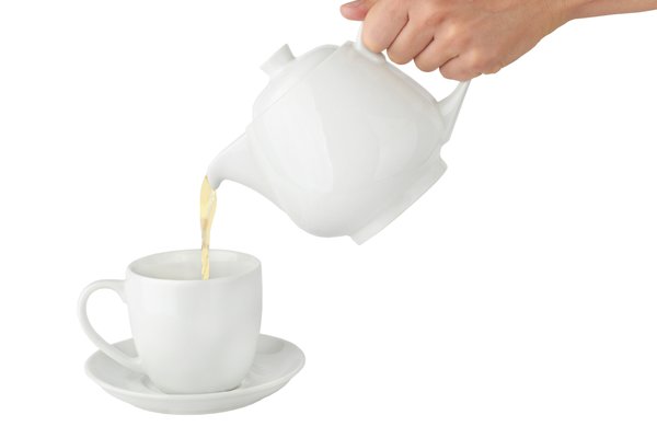 Pour in Spanish | English to Spanish Translation - SpanishDictionary.com