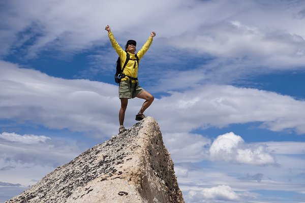 Cima | Spanish to English Translation - SpanishDictionary.com