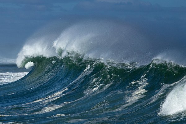 Tsunami | Spanish to English Translation - SpanishDictionary.com