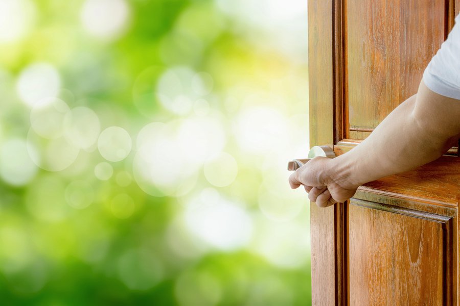 Salir | Spanish to English Translation - SpanishDictionary.com