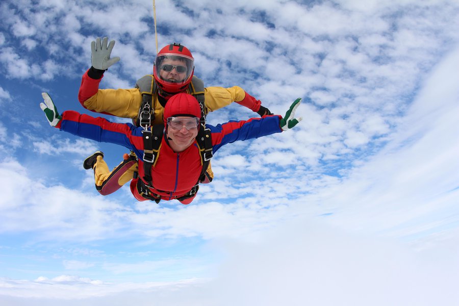 Hacer paracaidismo | Spanish to English Translation - SpanishDictionary.com