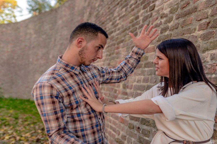 To shove in Spanish | English to Spanish Translation ...