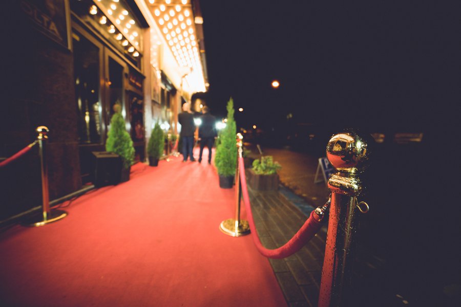 Estrenar | Spanish to English Translation - SpanishDictionary.com