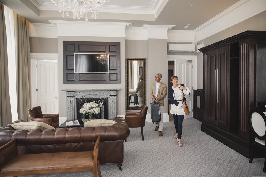 Comodidad | Spanish to English Translation - SpanishDictionary.com