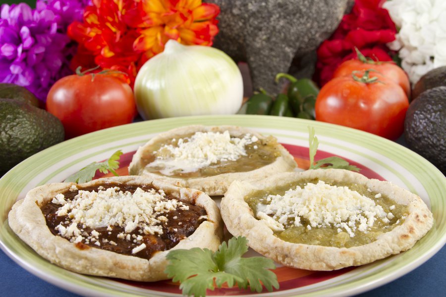 Sopes | Spanish to English Translation - SpanishDictionary.com