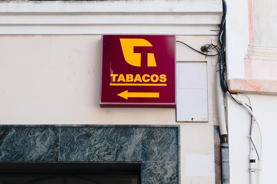 El estanco | Spanish to English Translation - SpanishDictionary.com