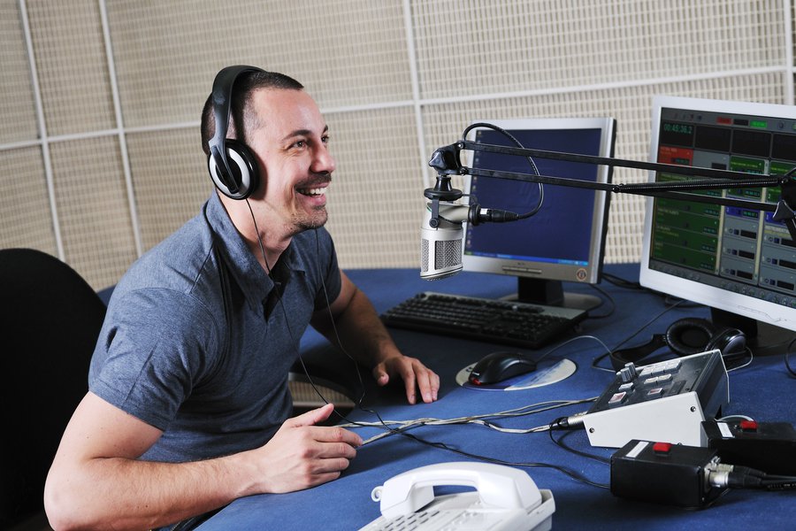 Locutor | Spanish to English Translation - SpanishDictionary.com