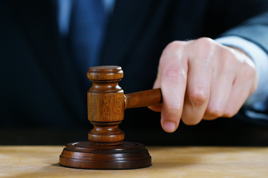 La subasta | Spanish to English Translation - SpanishDictionary.com