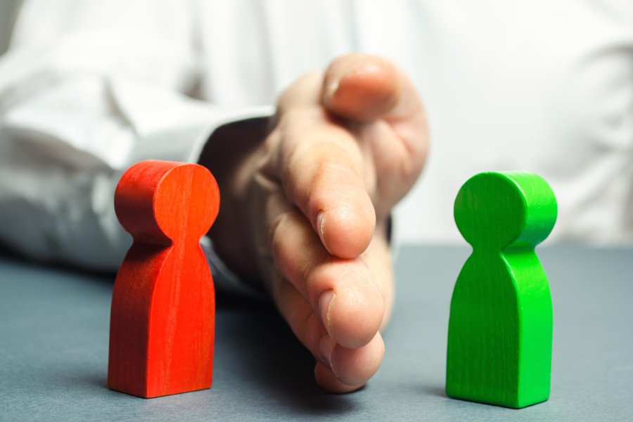 Polemicos | Spanish to English Translation - SpanishDictionary.com