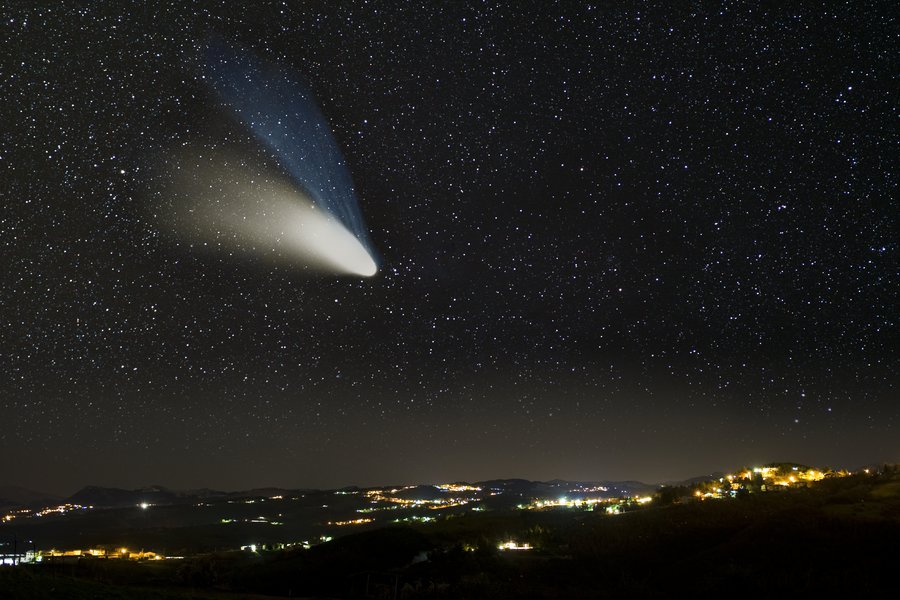 Cometa | Spanish to English Translation - SpanishDictionary.com