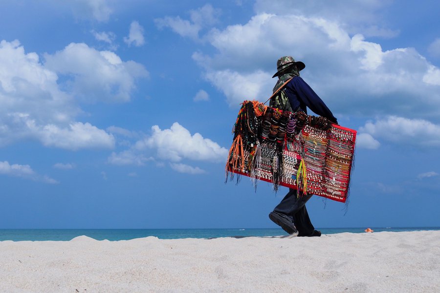 Buhonero | Spanish to English Translation - SpanishDictionary.com