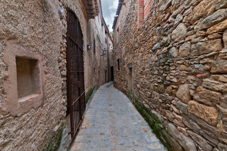 Angosto | Spanish to English Translation - SpanishDictionary.com